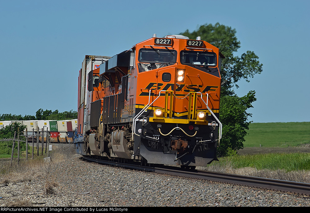 BNSF 8227 eastbound BNSF intermodal train